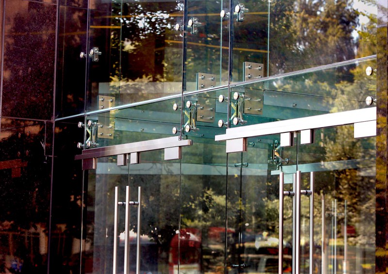 1350 I Street Glass Vestibule